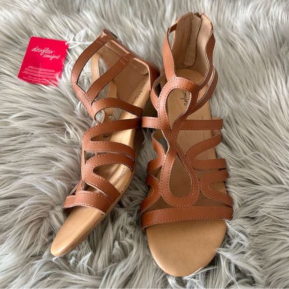 dexflex comfort | Shoes | Nwt Dexflex Comfort Tan Brown Gladiator Wedge ...